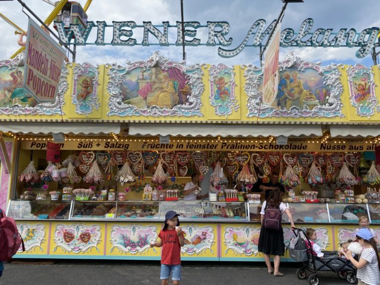 Fahrgeschäfte & Buden - Volksfest